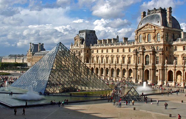 World Tourism Places: The Louvre Museum