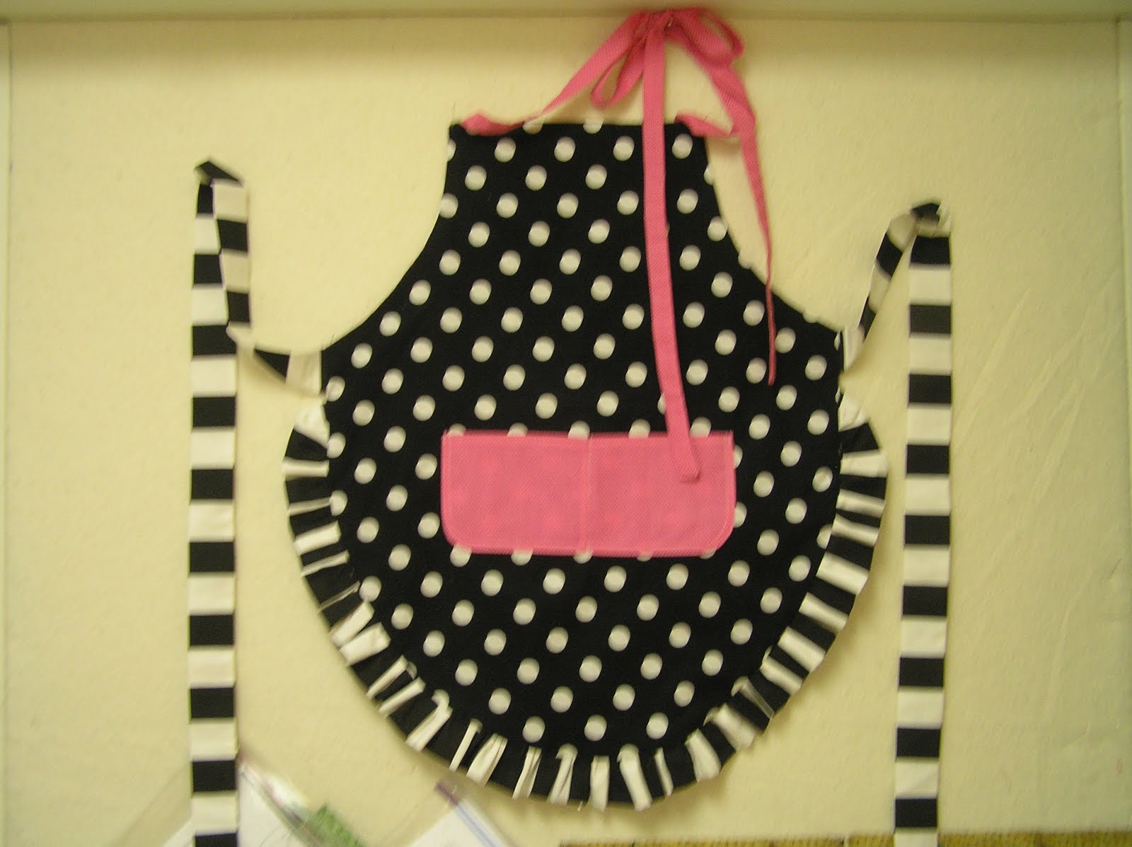 Sew Unique Boutique: Very cute, reversible flirty aprons- Made by Ann