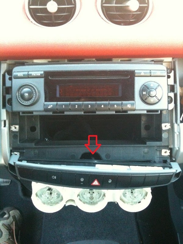 FutureCube: Smart ForFour Radio Five um AUX erweitern