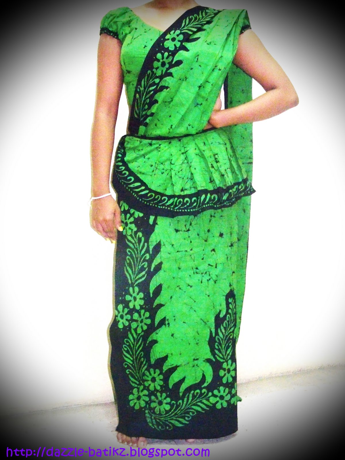 Dazzling Batiks: Batik Osaria ( Batik Kandyan Saree)