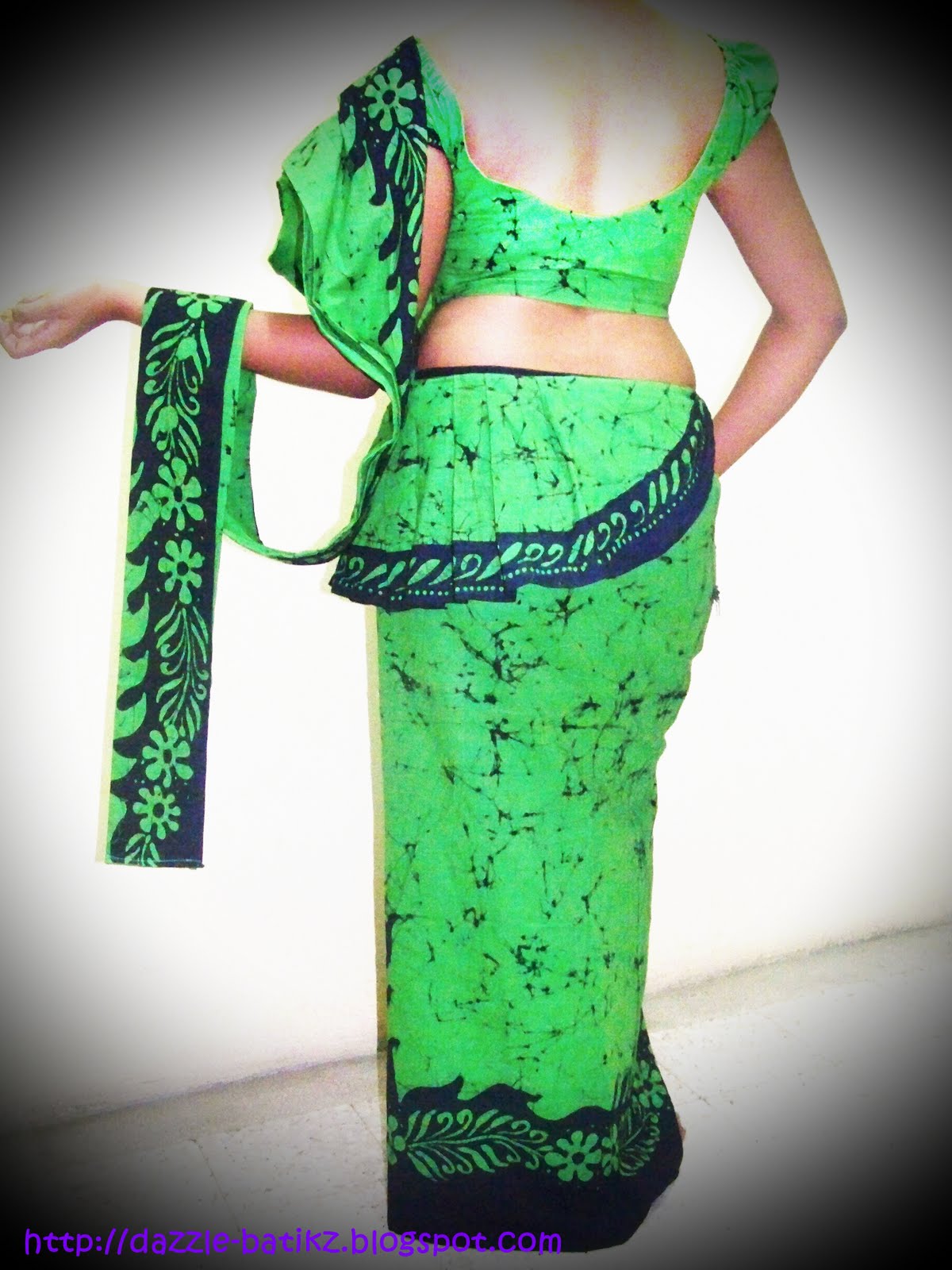 Dazzling Batiks: Batik Osaria ( Batik Kandyan Saree)