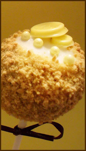 Hero Cake Pops: Working Woman Heroine Cake Pops.