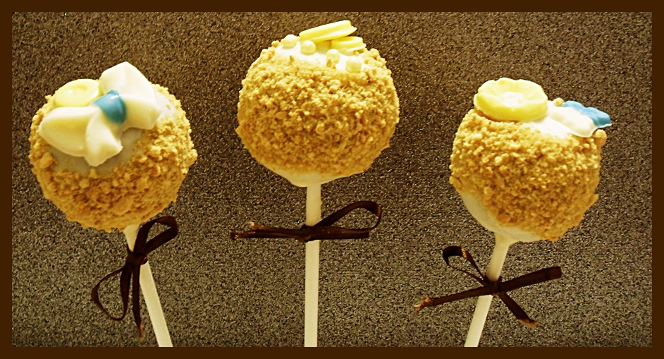 Hero Cake Pops: Working Woman Heroine Cake Pops.