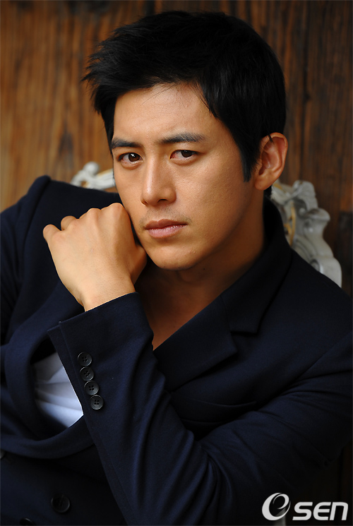 Ko Soo 고수: Ko Soo in "Headlines"
