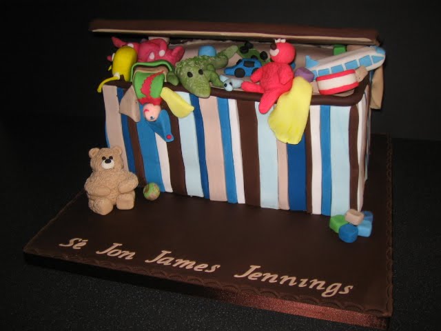 Carina's Cakes: TOY BOX