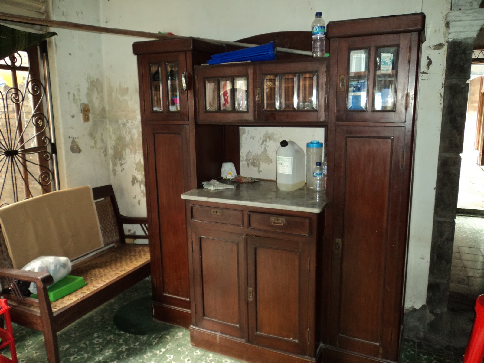 Mebel Antik: Aneka barang-barang lama/primitive