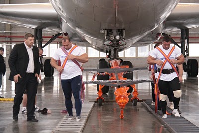 world bodybuilders pictures: a powerful bodybuilder is ready for ...