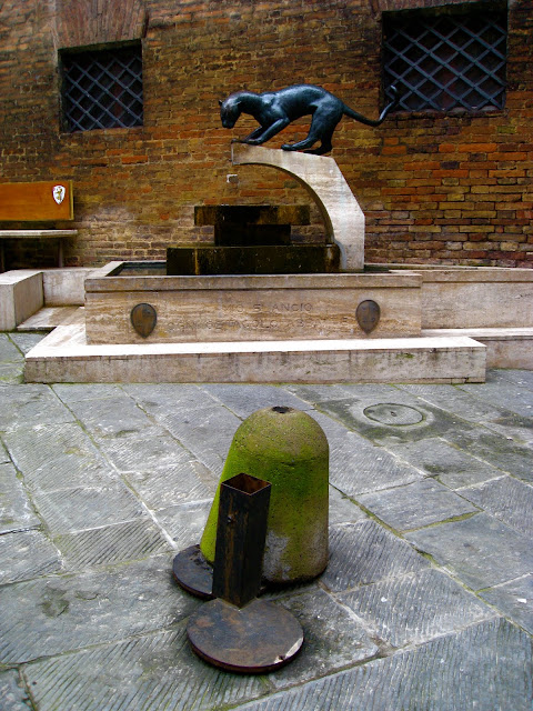 Nora in Italy: More Contrada Fountains