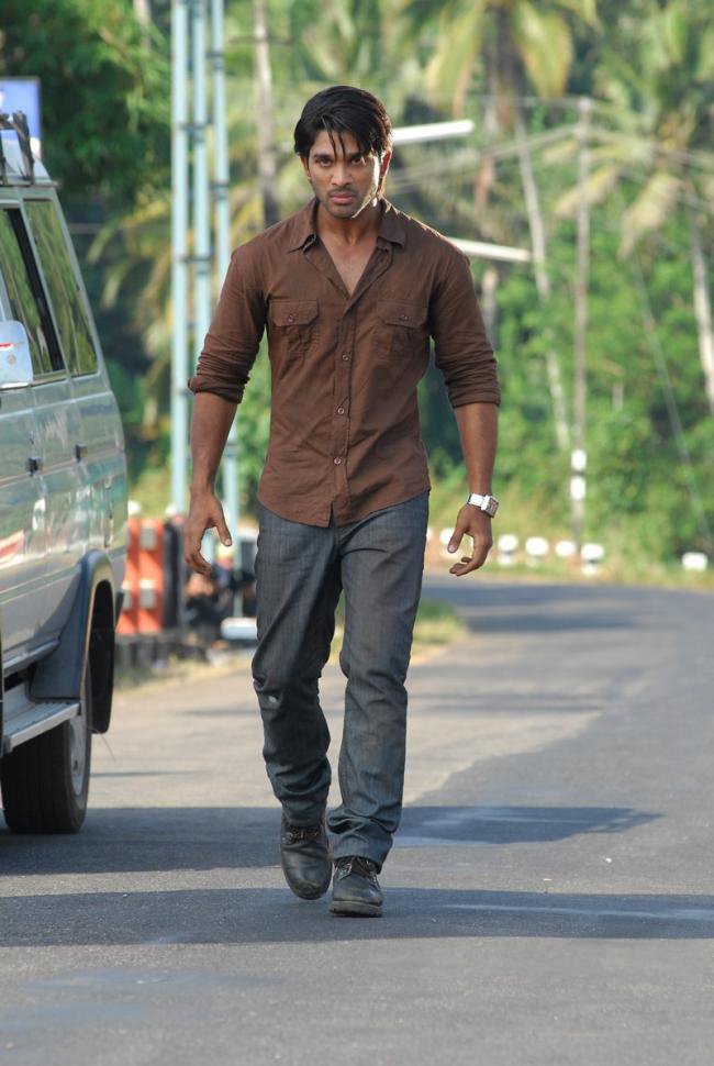 allu arjun's varudu latest movie stills gallery~4