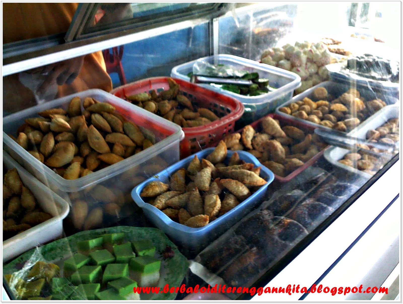 PELBAGAI JENIS KUIH DAN MAKANAN PAGI DI KEDAI KUIH CHE' TAR | Berbaloi ...