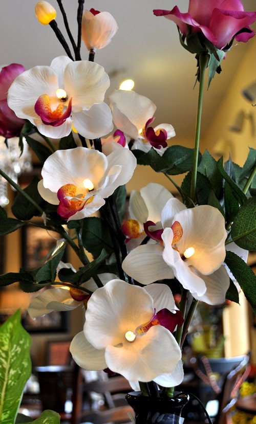 Traditions Furniture: Lighted flowers at Traditions Home