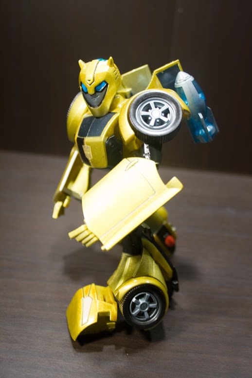 拉云@玩物丧志: [Fake}Japanese Transformers Animated BumbleBee