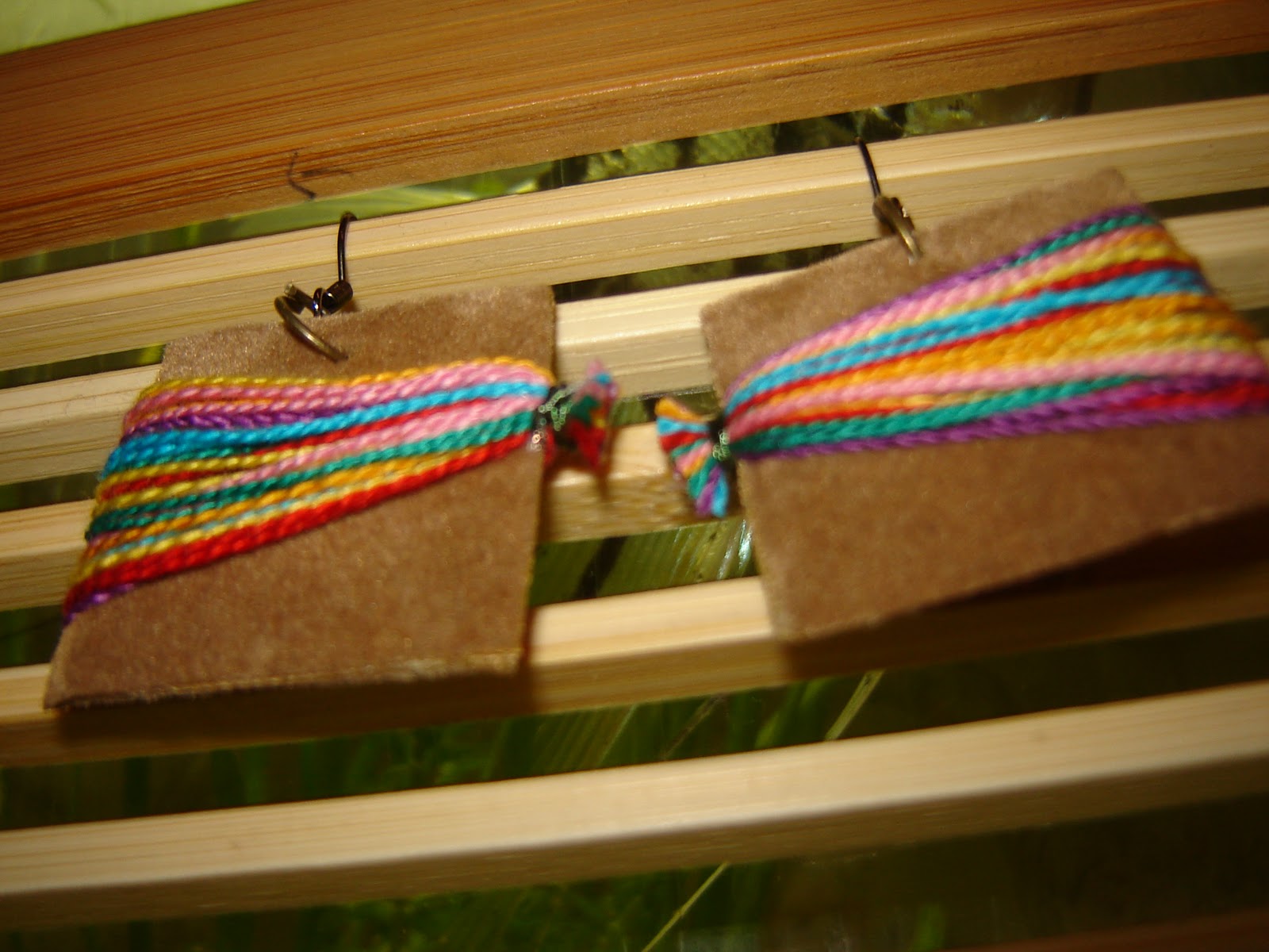 Blog de lucru manual: Catifea si ata colorata