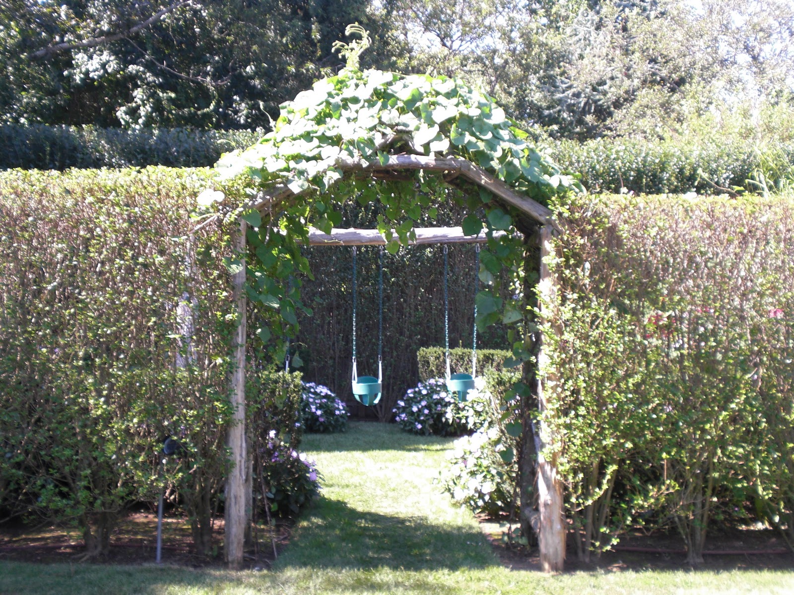 MannerOfStyle: Hampton's Garden Tour 2010