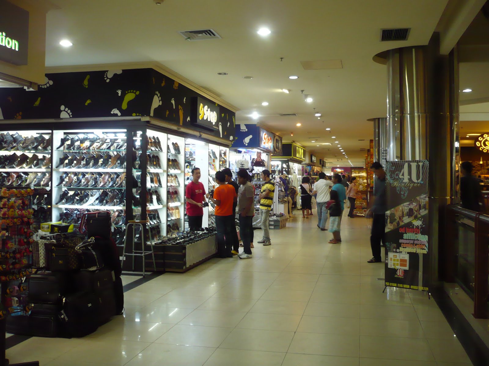 Alice Travelogue: Batam Indonesia - BCS Shopping Mall (Batam City Square)