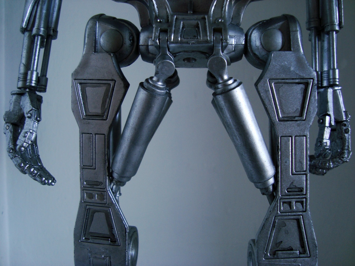 SUPER SHOGUN: TERMINATOR 2 ENDOSKELETON 46CM STATUE PVC ELECTRONIQUE - NECA