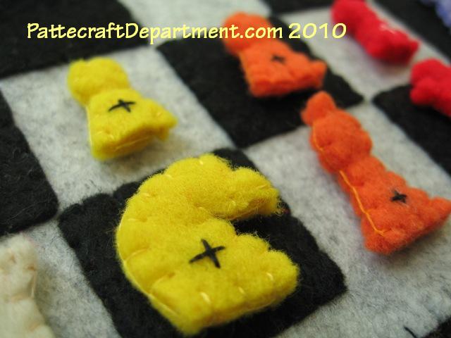 Pattecraft: Felt chess set with colors - follow up