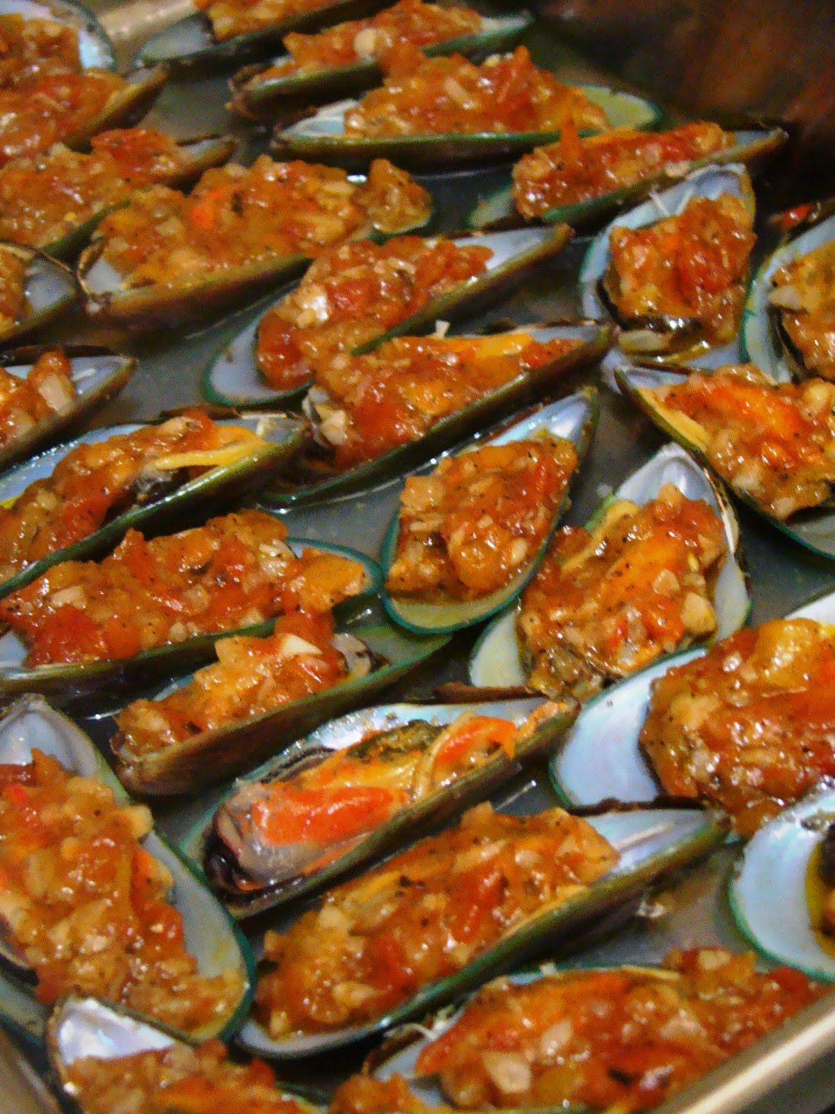 The Foodie Instinct: Garlic-Cheese Baked Mussels for the Lenten Season