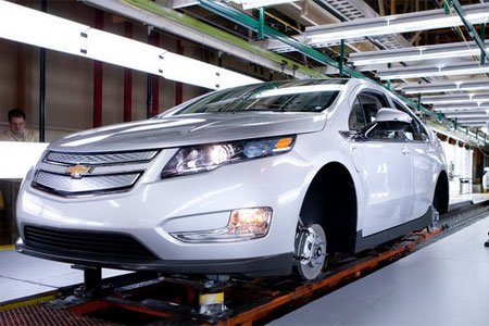 Looks Like a Car: Chevrolet Volt is the first (pre-production pictures)