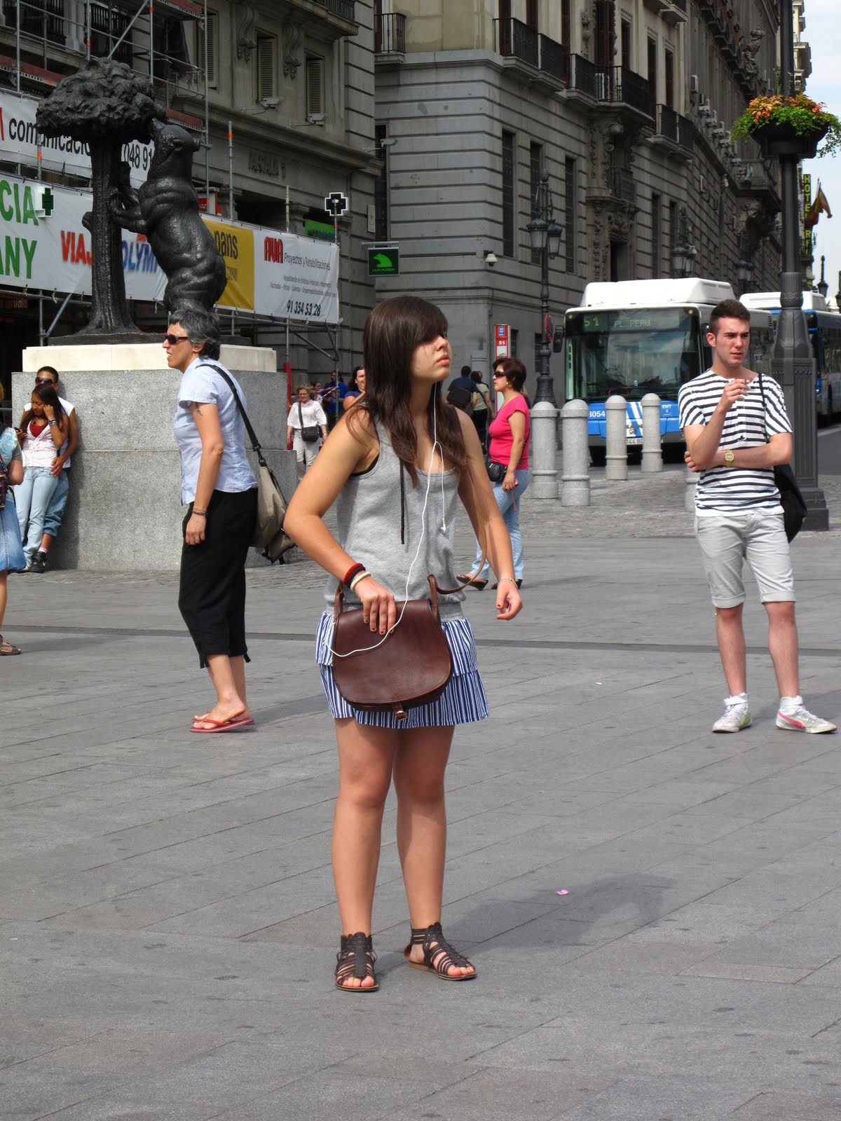 Myriad.of.Mischief: Madrid Street Style: Musings and Observations