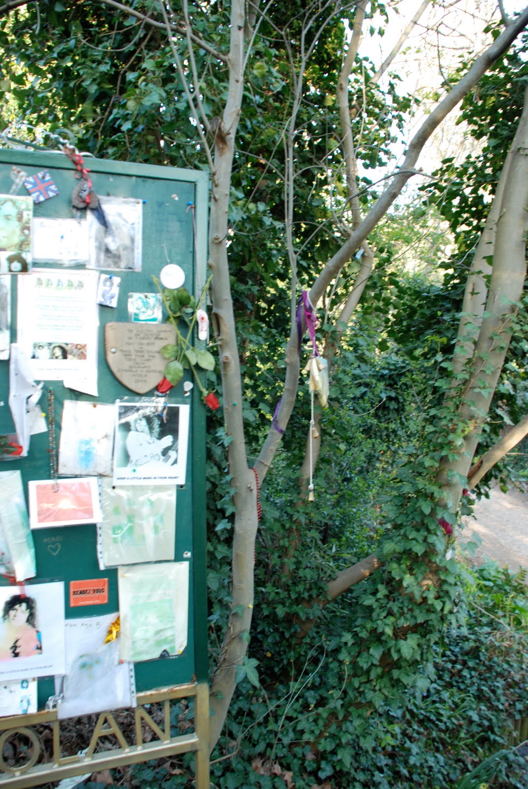 CHOCOLATE LIFE AND JAZZ!: An amazing find..A Marc Bolan memorial in a ...