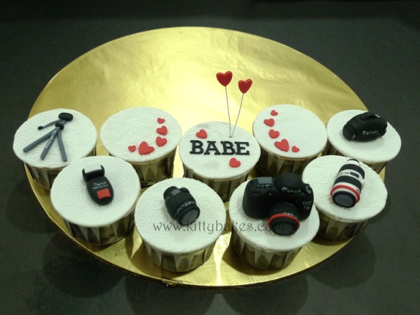 Kitty Bakes Penang Cakes: Canon DSLR Camera Cupcakes in Penang!