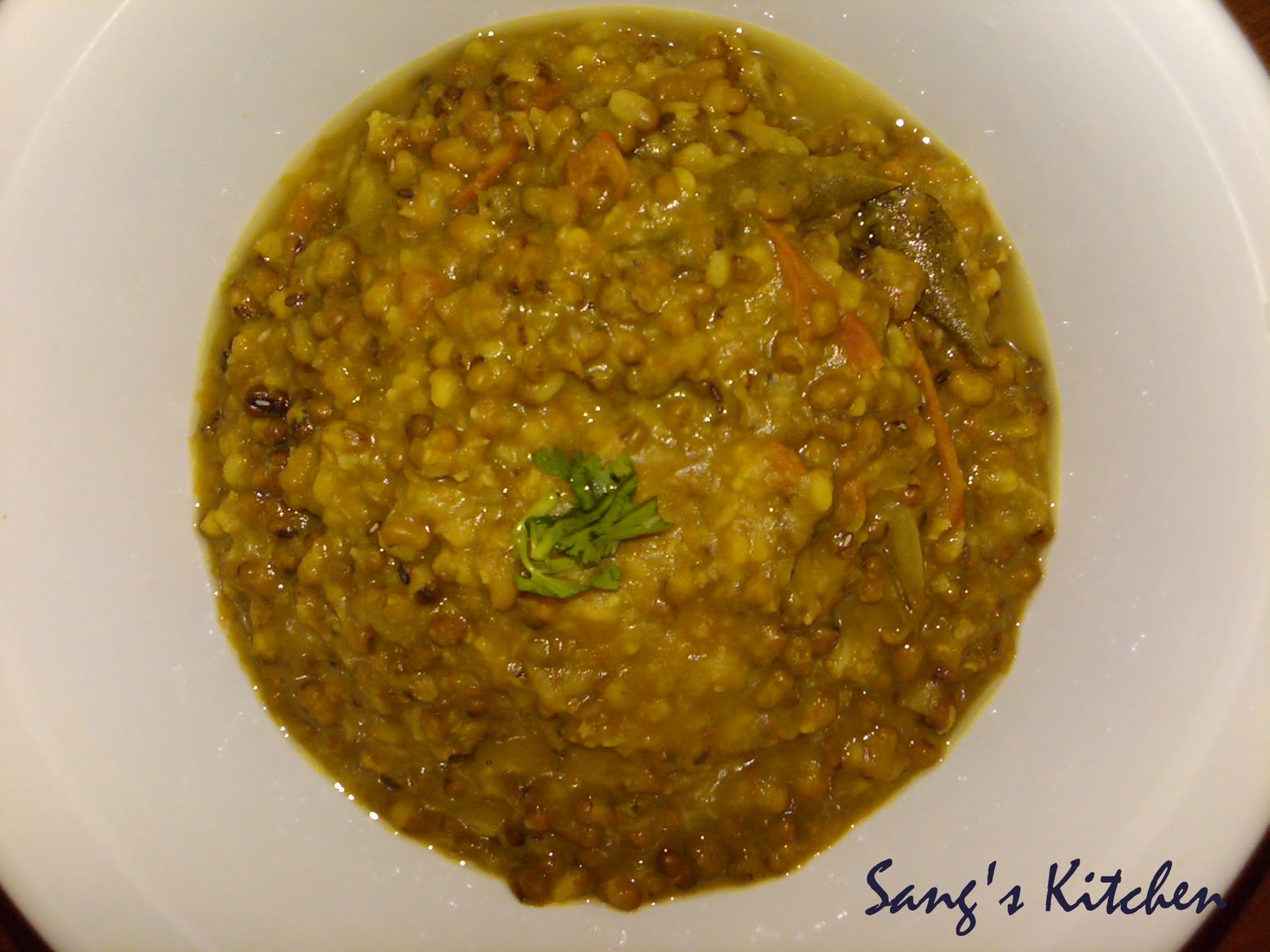 Sang's Kitchen: Cherupayar Puzhuku/Green Gram dhal curry/Pachapayaru kuttu