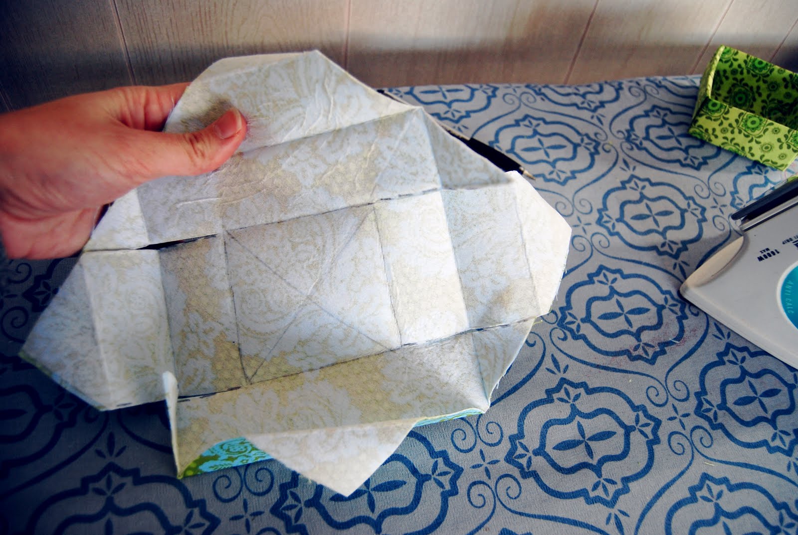 liza jane sews: Fabric Origami Box Tutorial