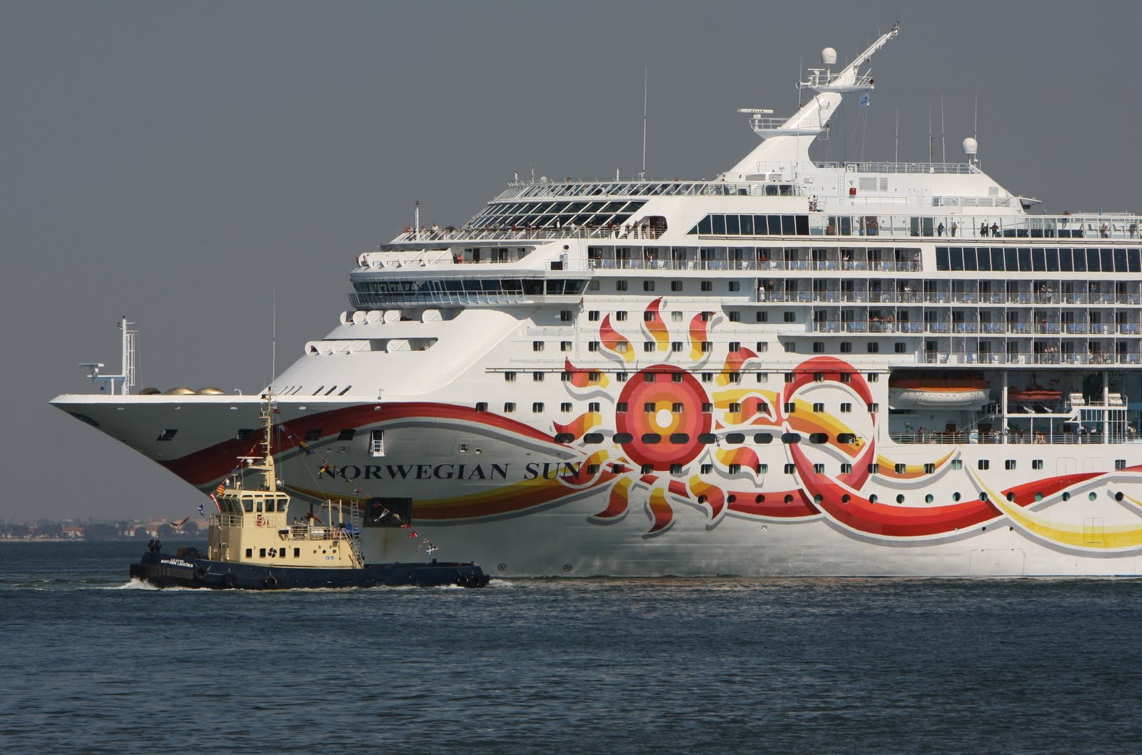Ships Photo Gallery: NORWEGIAN SUN - Norwegian Cruise Line- (Pax: