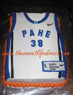 THE SWEET LIFE: BIRTHDAY CAKE FOR DUKE FAN