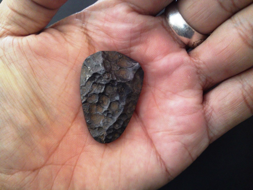 BLOG KOLEKSI MEGA MISTIK DAN ANTIK ANTARABANGSA: Kepingan Batu Besi ...