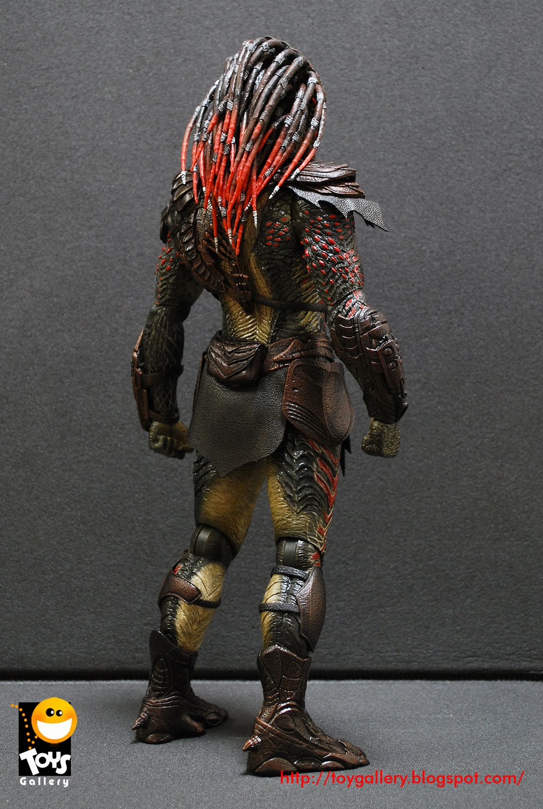 Toys Gallery: Hot Toys 1/6th scale Berserker Predator (MMS130)