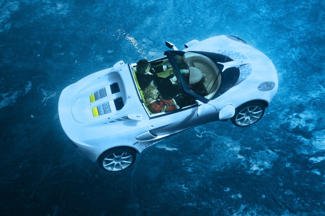WALLPAPER COLLECTIONS: Car Underwater