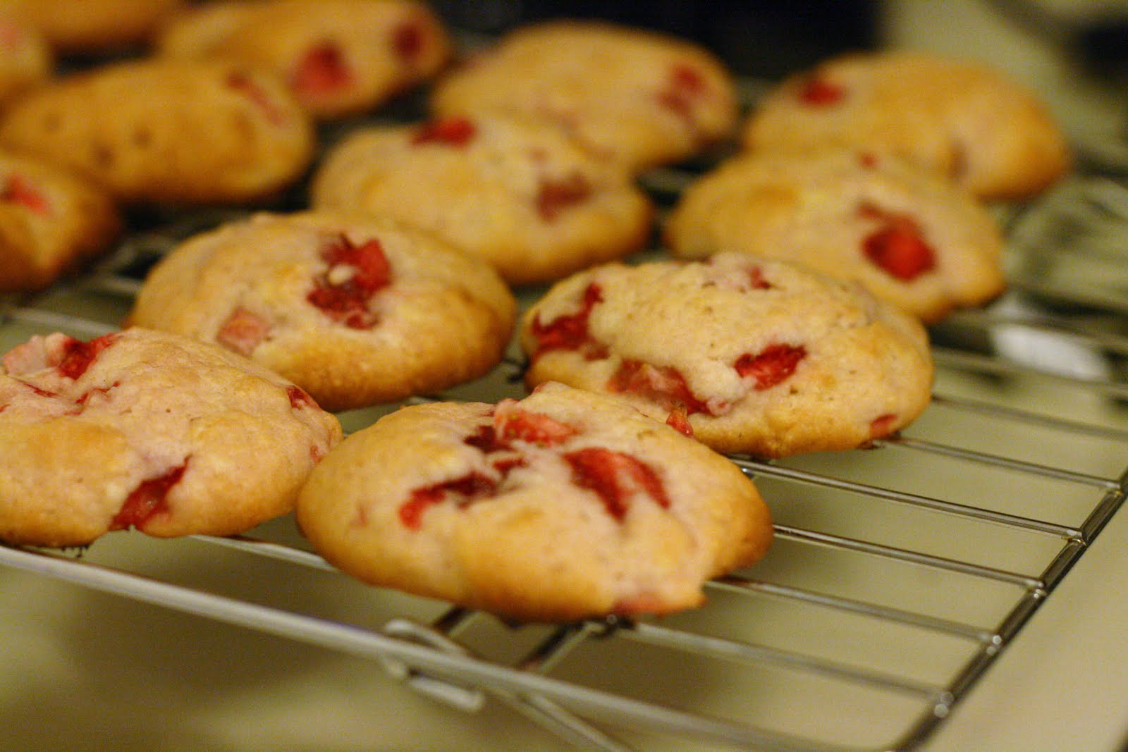 Laine's Recipe Box: Strawberry Shortcake Cookies