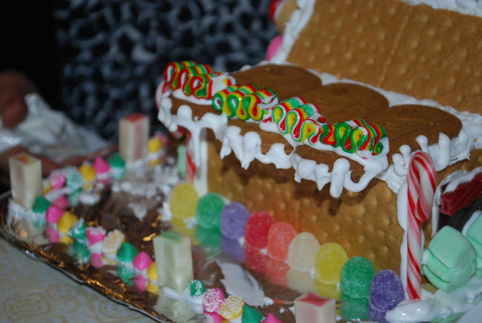Family Volley: FAMILY FUN FRIDAY! Gingerbread Houses