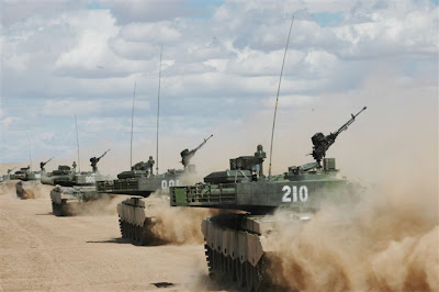 China Defense Blog: ZTZ99 (Type 99) MBT on the move