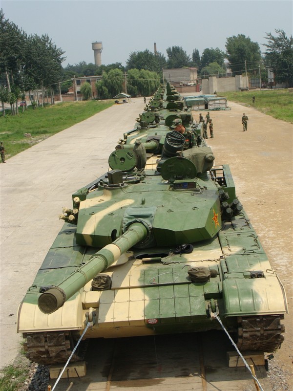China Defense Blog: ZTZ99 (Type 99) MBT on the move