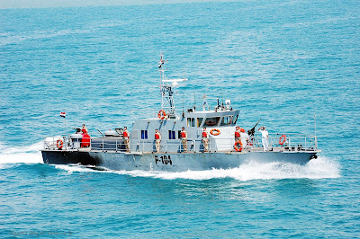 China Defense Blog: Cool Photo of Iraqi navy's Predator class patrol boat