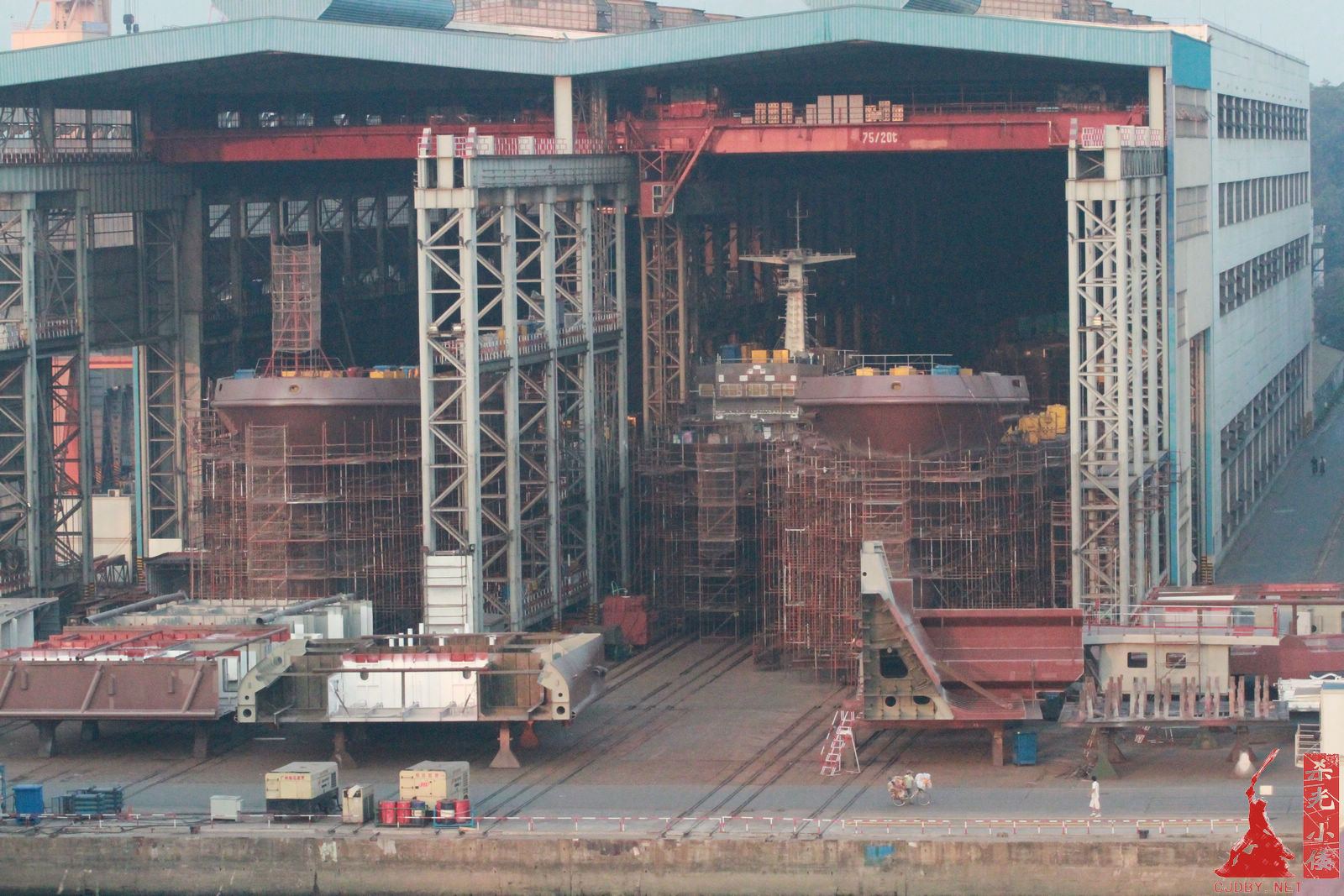 China Defense Blog: 10th Type054A FFG under construction (12th overall)
