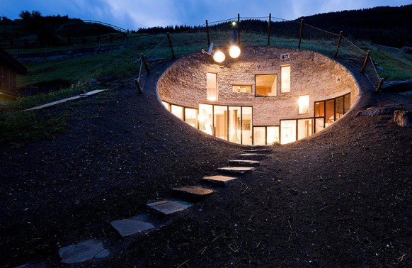 Designs and Designers: Bizarre House Inside A Hill