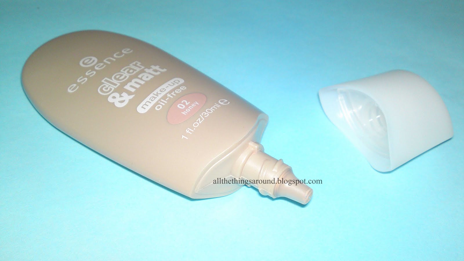 All the things around: Bases de maquillaje, Essence