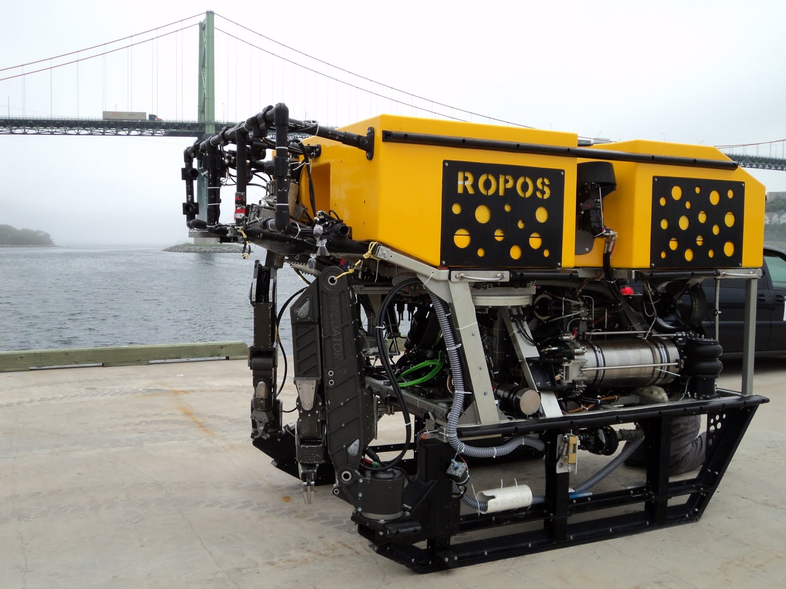 Hudson 029 2010: ROPOS Arrives