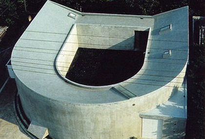 Guide for Japanese Architecture: White U (House in Nakano-Honmachi)