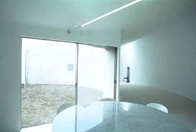 Guide for Japanese Architecture: White U (House in Nakano-Honmachi)