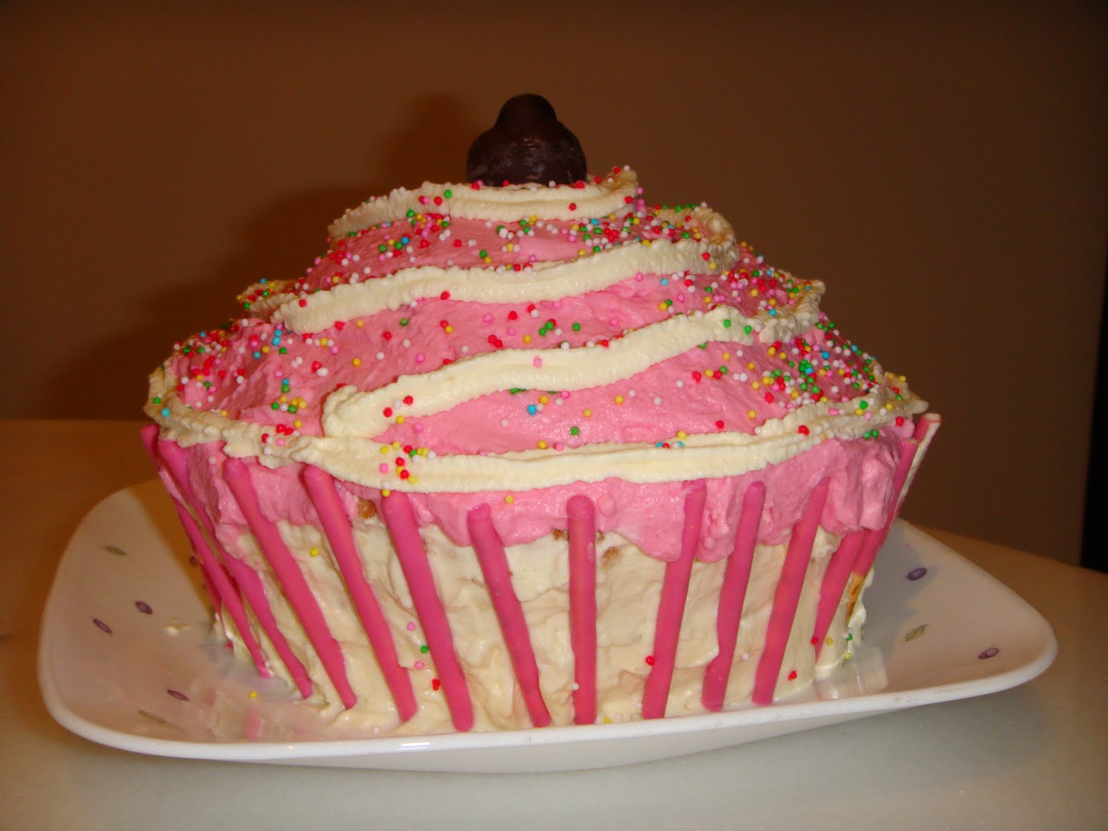 Tummy Full Of Yummy: Giant 3D Cupcake