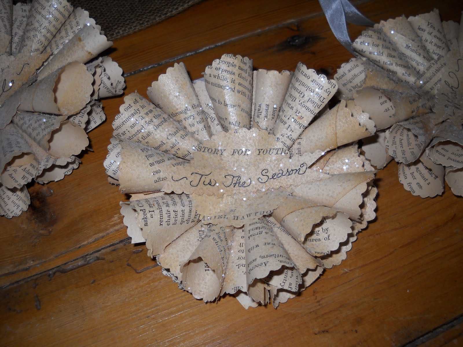 rosespetitemaison: Paper Decorations