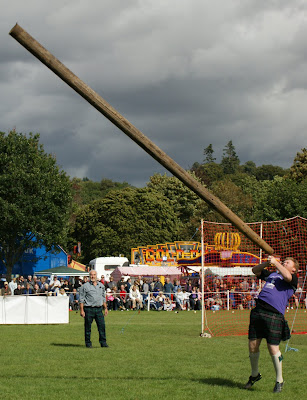 Tour Scotland: Photographs Tossing The Caber Birnam Scotland