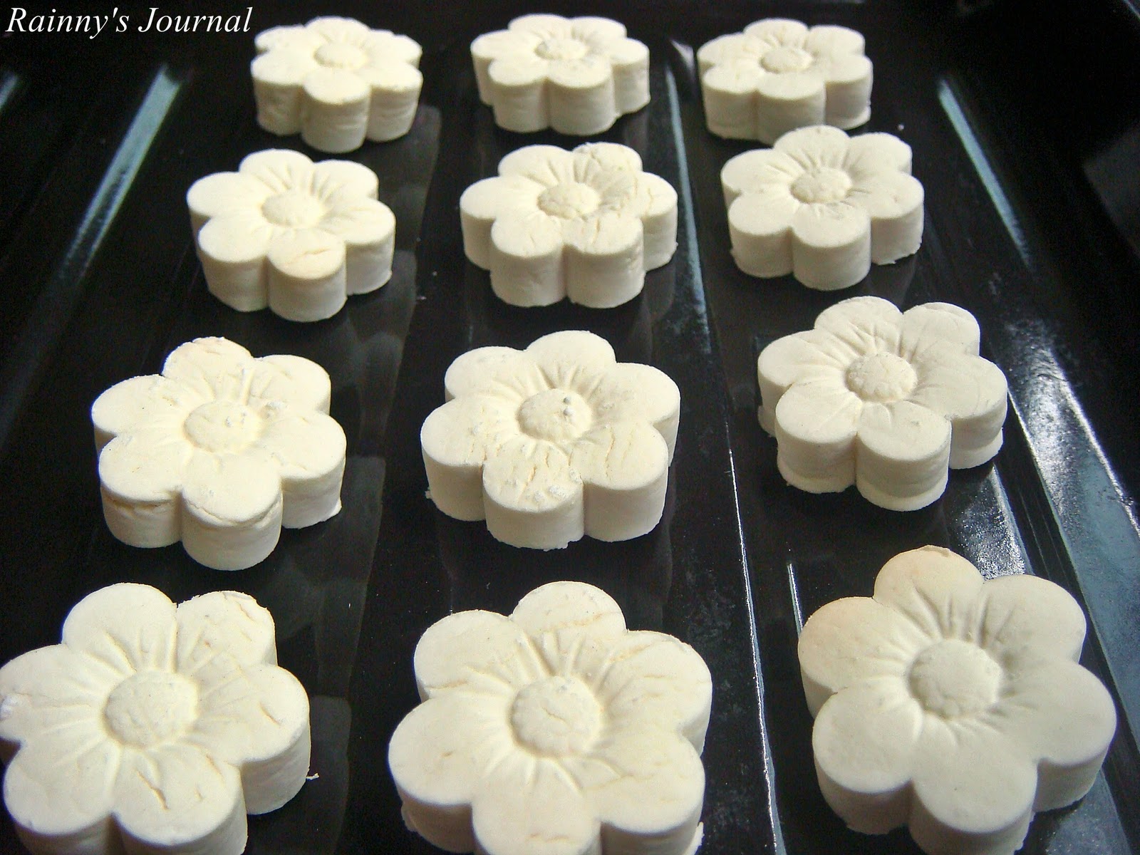 Rainnys Journal Kuih Bangkit