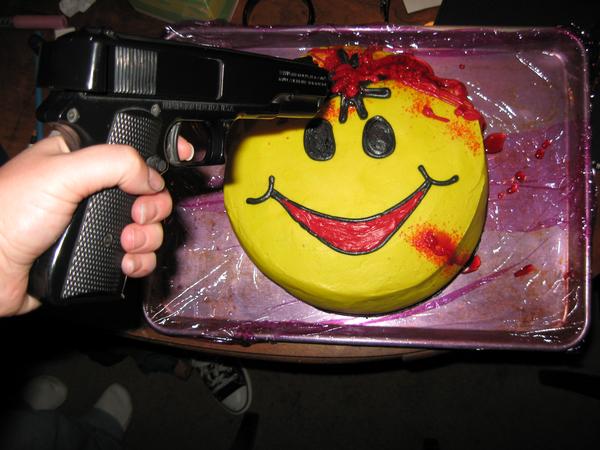 MandiCrocker: IT'S IPOD'S BIRTHDAY!!!: Bleeding Happy Face Cookies
