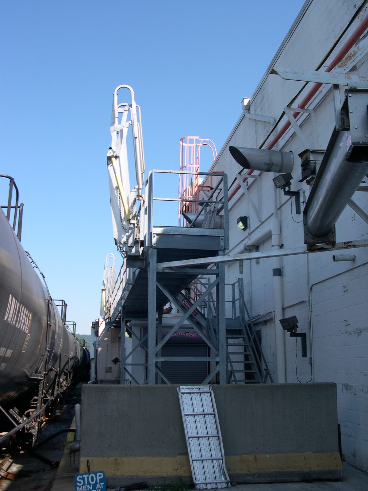 WELCOME TO THE NEW CASTLE INDUSTRIAL RAILROAD: HOW CORN SYRUP FLOWS